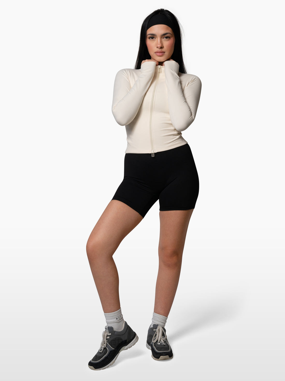 The Shorts Onesie / Black-Cream | 437