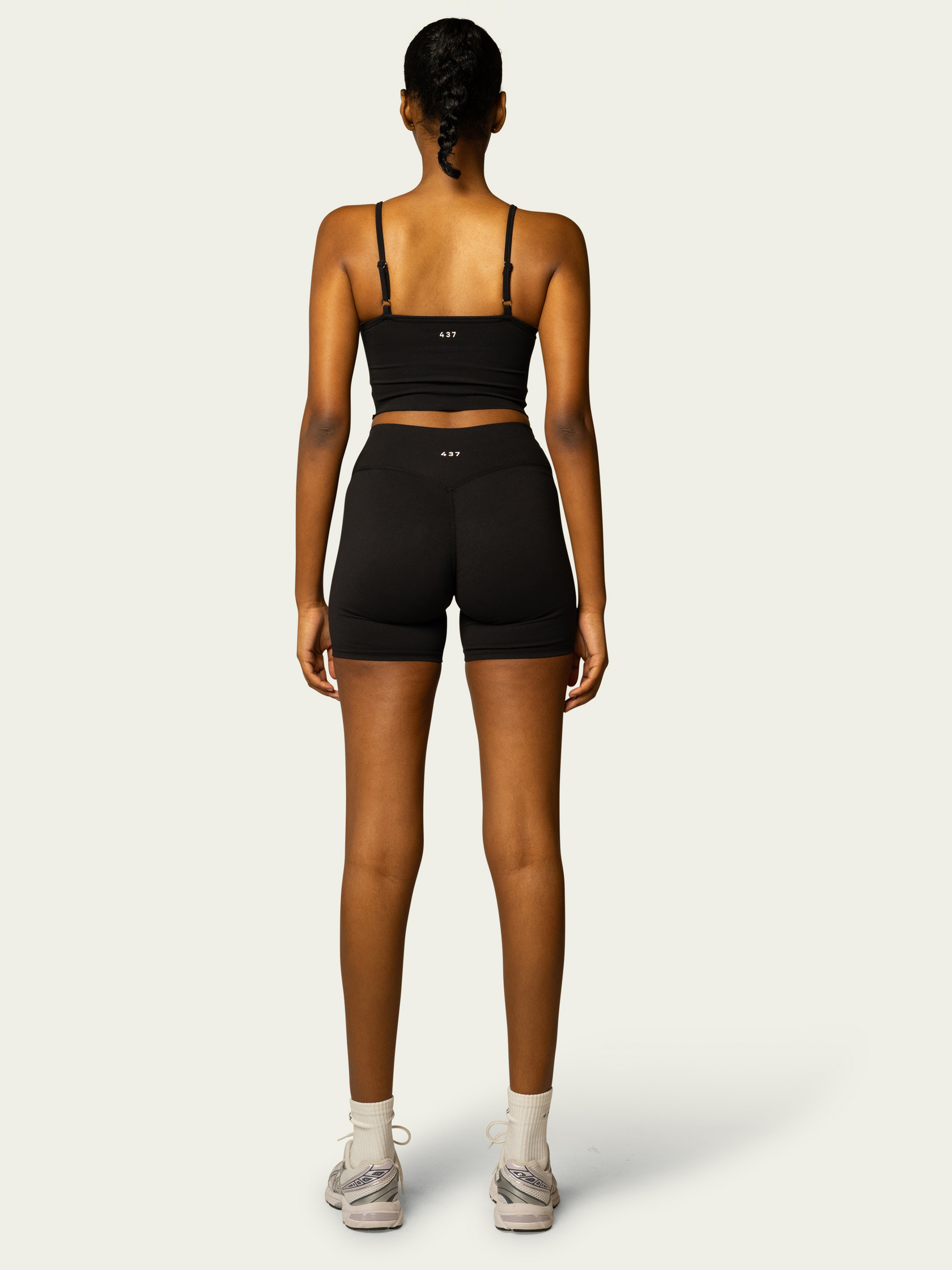 The Essentials Short / Black | 437