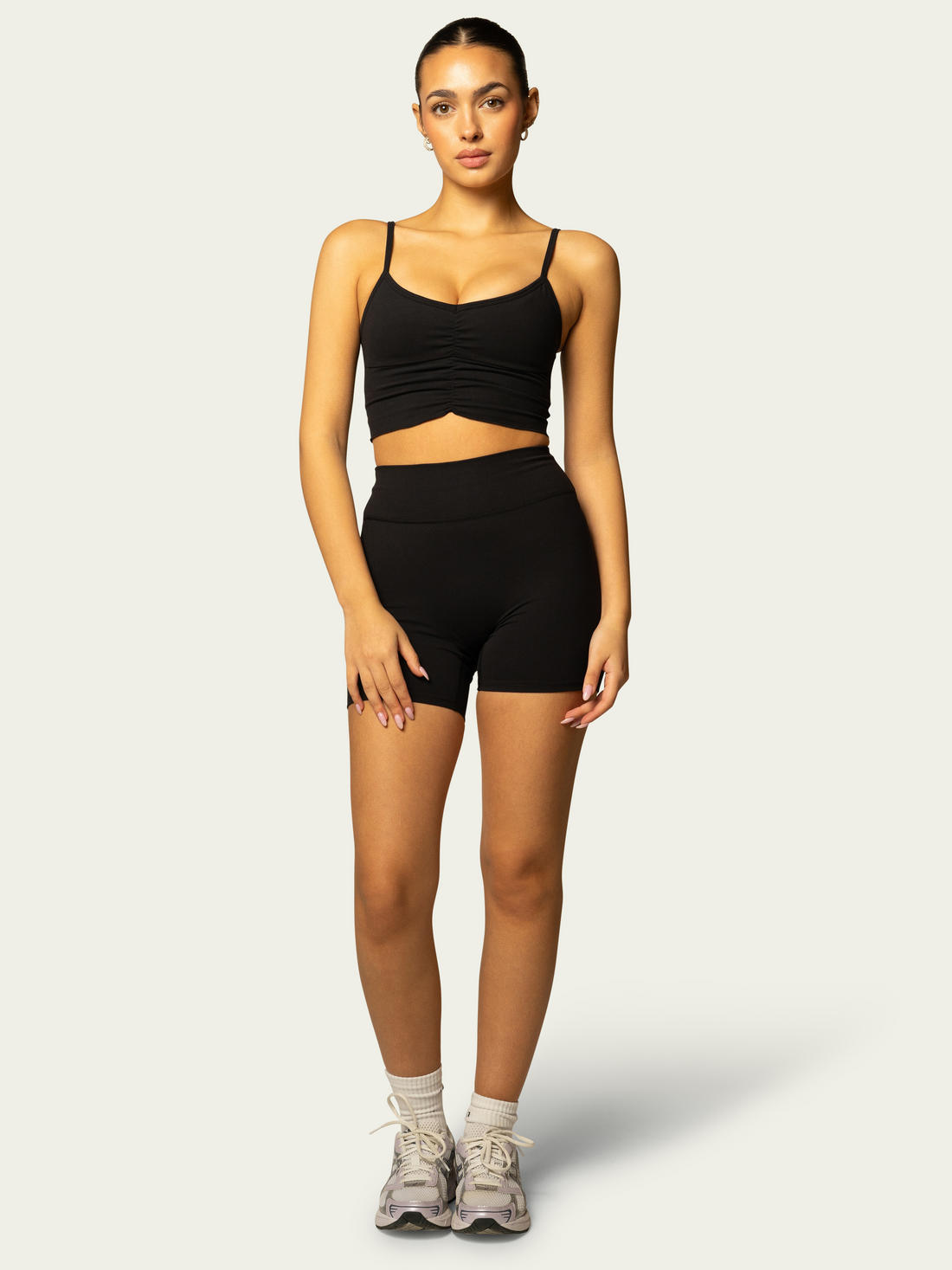 The Essentials Short / Black | 437