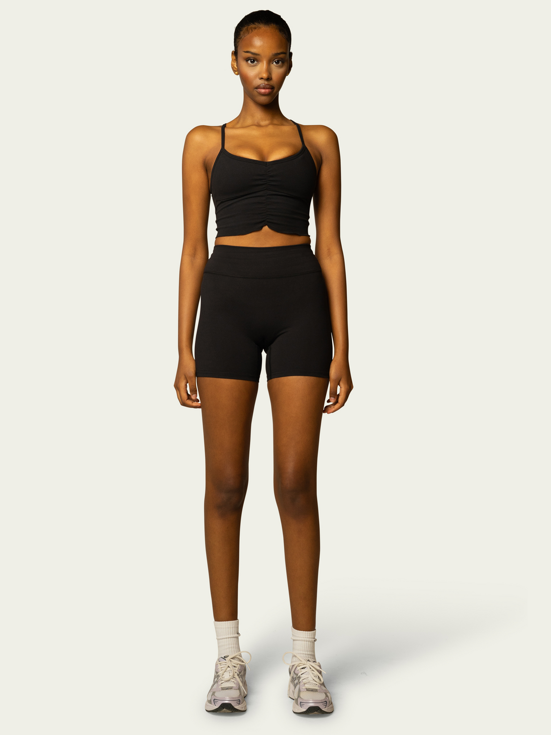 The Essentials Short / Black | 437